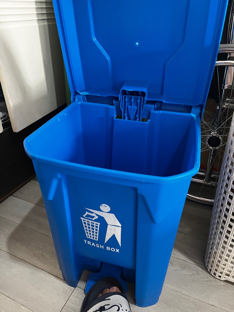 Foot step trash can with lid (large capacity), Furniture & Home Living ...
