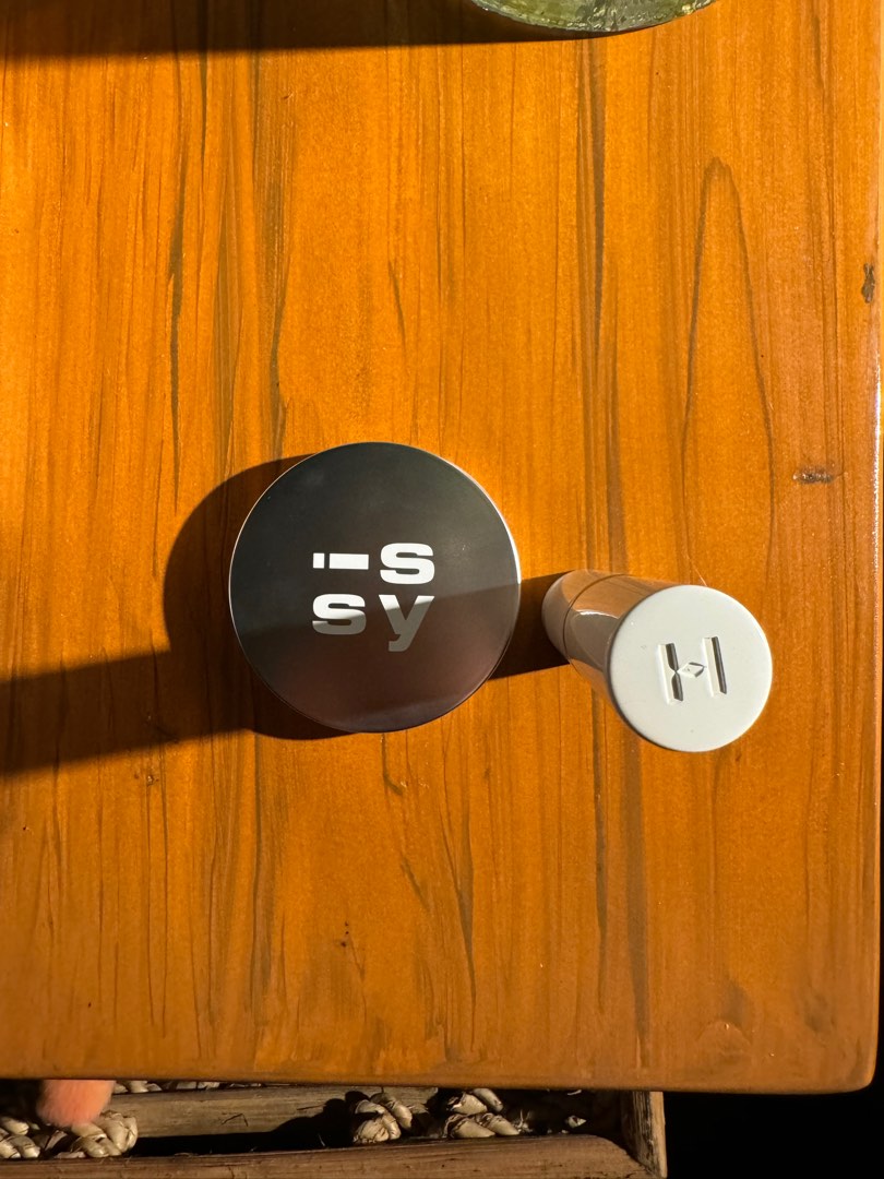 Issy perfecting powder in light medium and Hince True Dimension ...