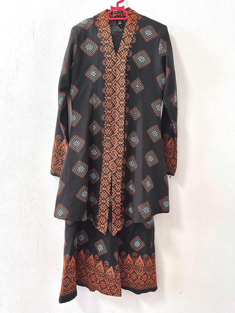 Kebaya Yasmin Azhar, Women's Fashion, Muslimah Fashion, Baju Kurung ...