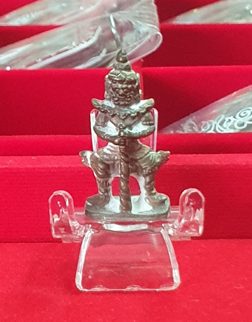 Lp Moon Taowesuwan Roop Lor, Hobbies & Toys, Memorabilia & Collectibles ...