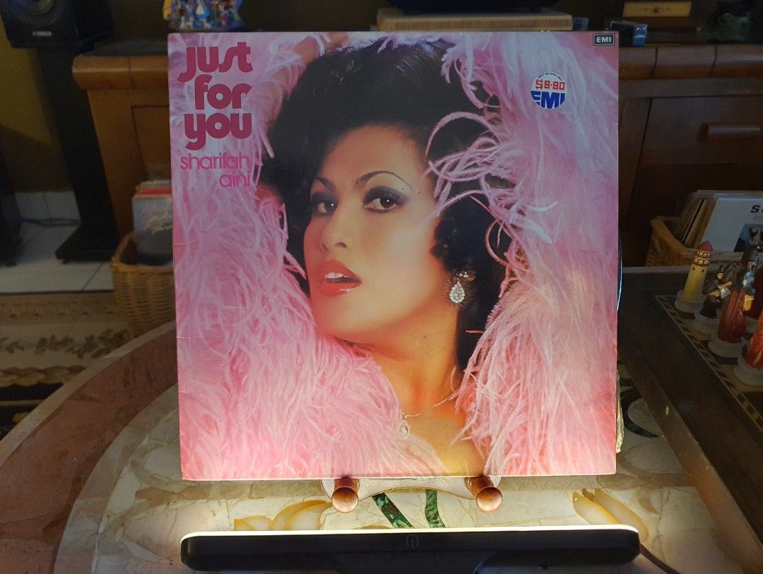 LP penyanyi wanita kesayangan : Sharifah Aini, Kathy Ibrahim, Rahimah ...