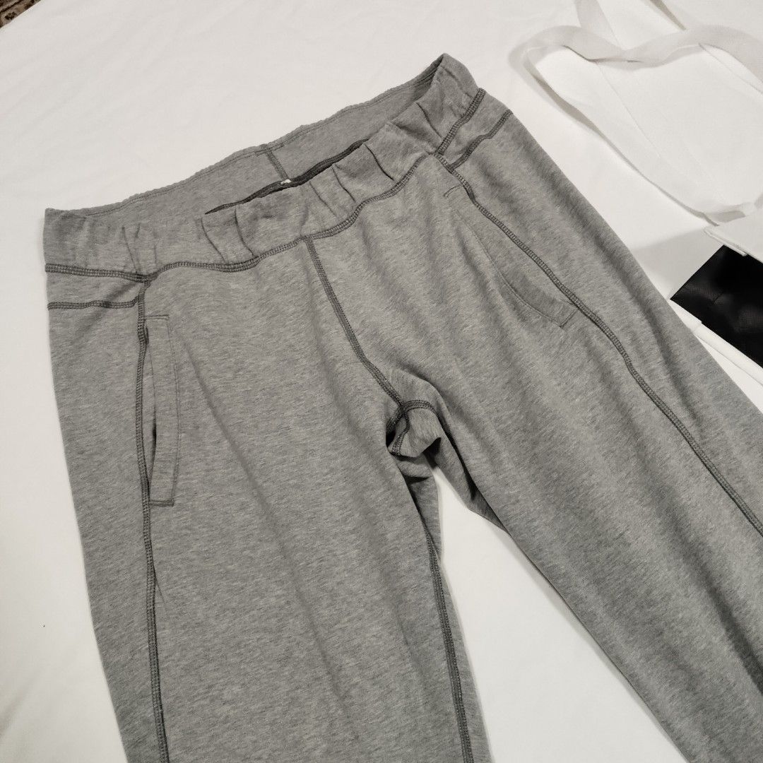 Lululemon Pants Emblem Logo (8), Women's Fashion, Activewear on Carousell