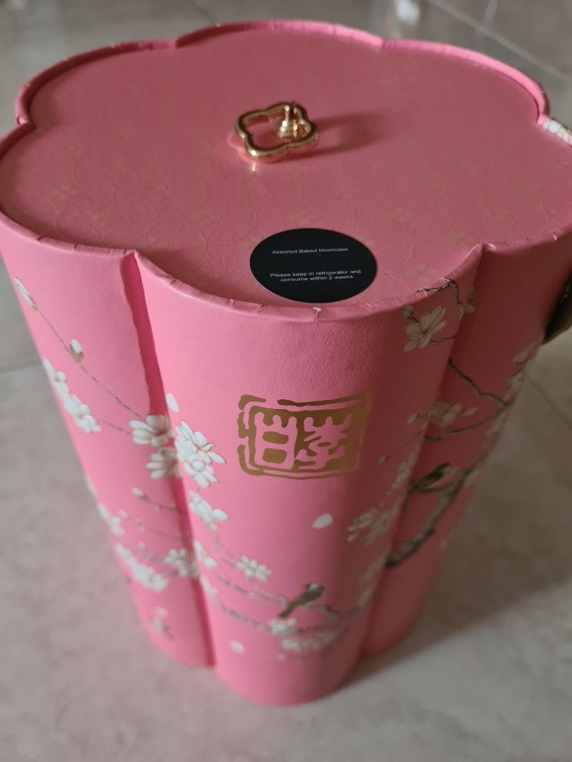 Sheraton Towers Li Bai mooncake box, Food & Drinks, Gift Baskets ...