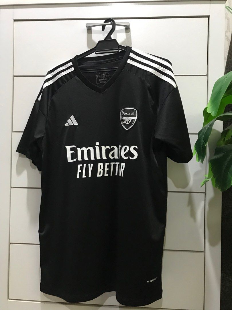arsenal goalkeeper kit 23, Men's Fashion, Activewear on Carousell