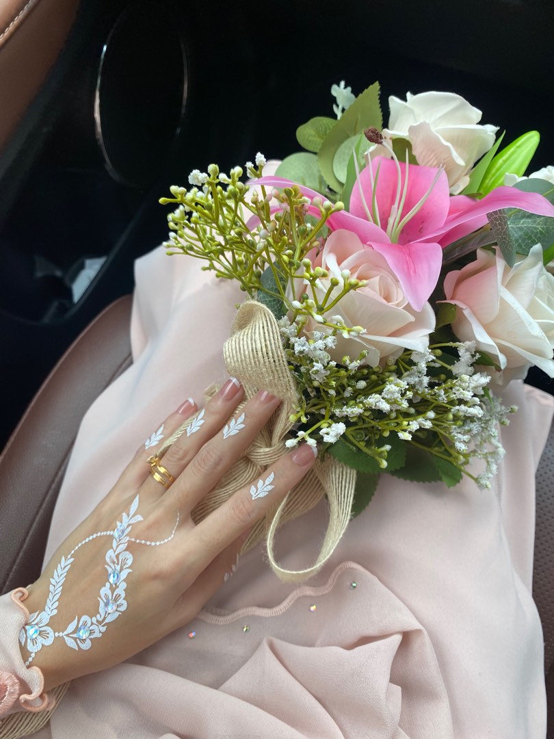 Bunga Tangan Dahlia Rizal, Hobbies & Toys, Stationery & Craft, Handmade ...