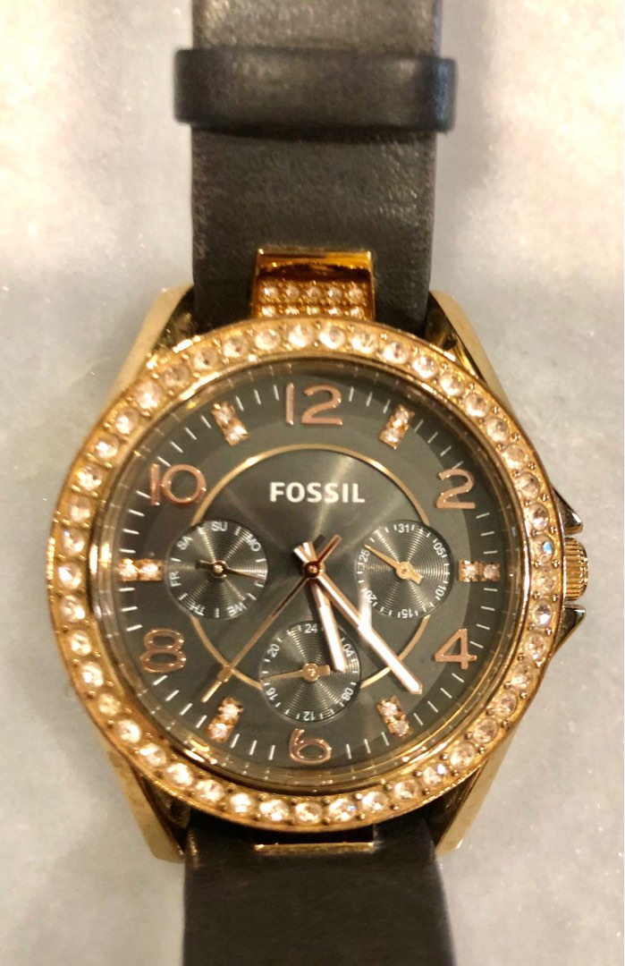 FOSSIL diamond watch, Luxury, Watches on Carousell