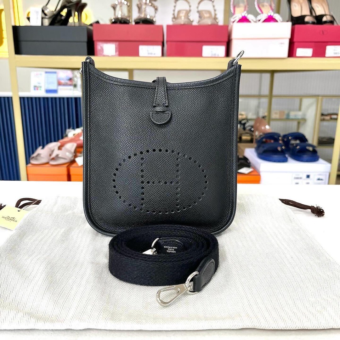 Hermes evelyne tpm black (auth), Luxury, Bags & Wallets on Carousell