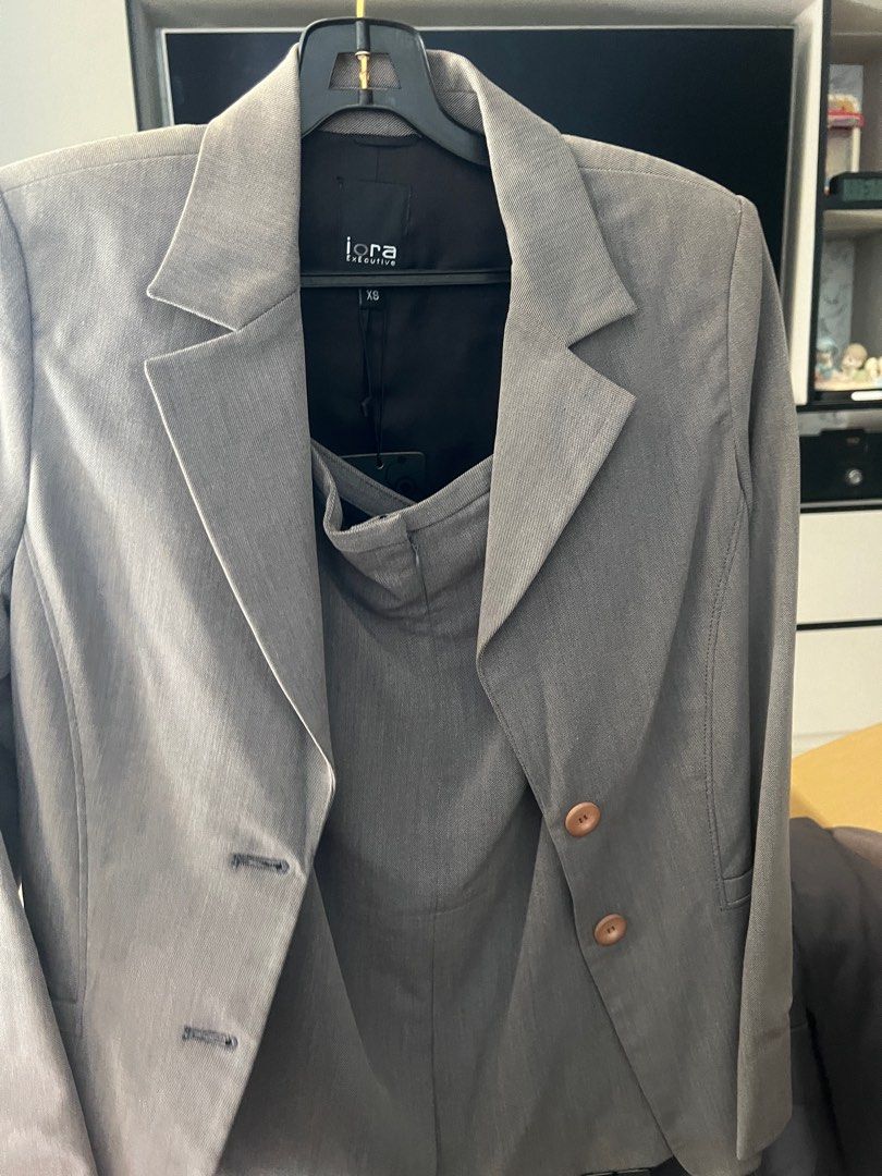Many branded with tag G2000 and iora executive suits blazer, Women's ...