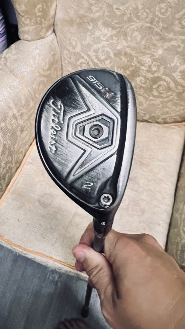 Titleist 915H 18 degree 2 hybrid, Sports Equipment, Sports & Games, Golf on Carousell