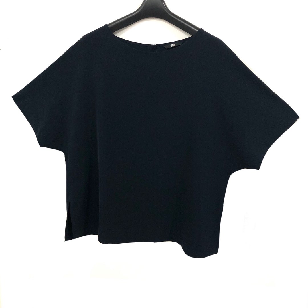 Uniqlo Dark Blue Flowy Blouse (Repaired Stitch left Sleeve), Women's ...