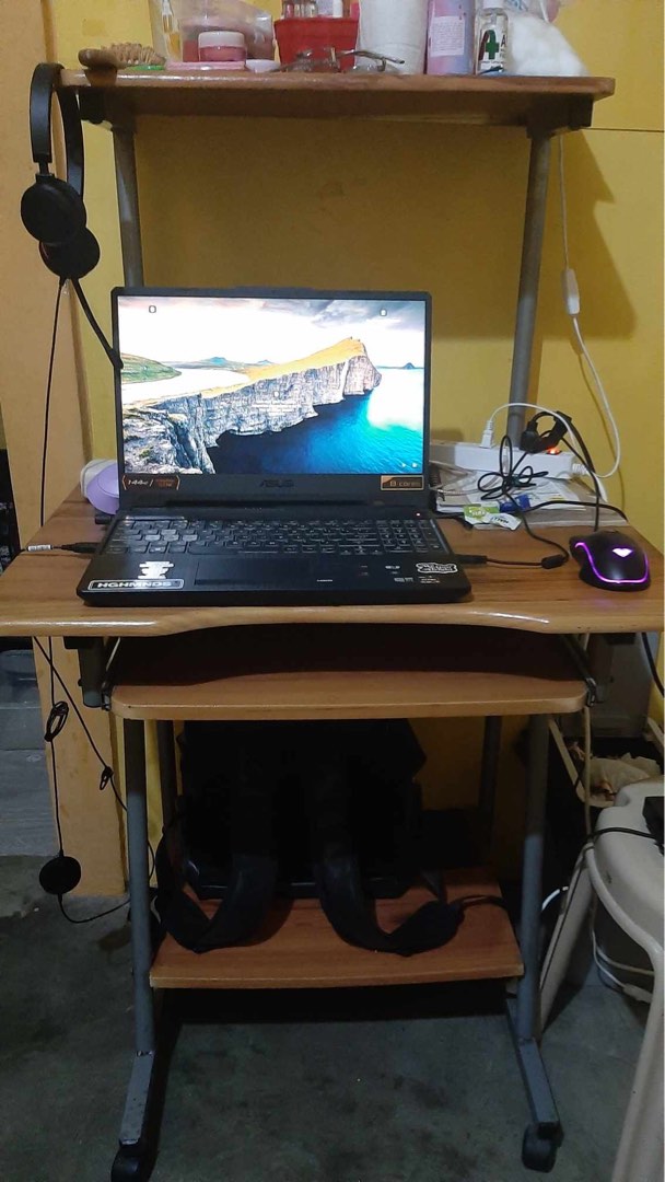 2nd hand computer table, Furniture & Home Living, Office Furniture ...