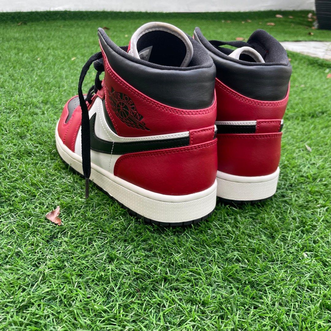 Air Jordan 1 Mid Chicago Black Toe, Men's Fashion, Footwear, Sneakers ...