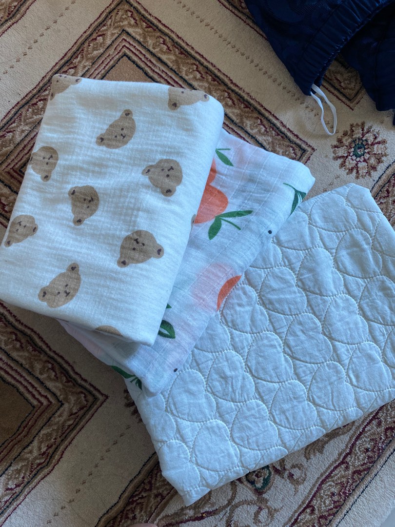 Baby changing mat & kain bedung, Babies & Kids, Baby Nursery & Kids ...