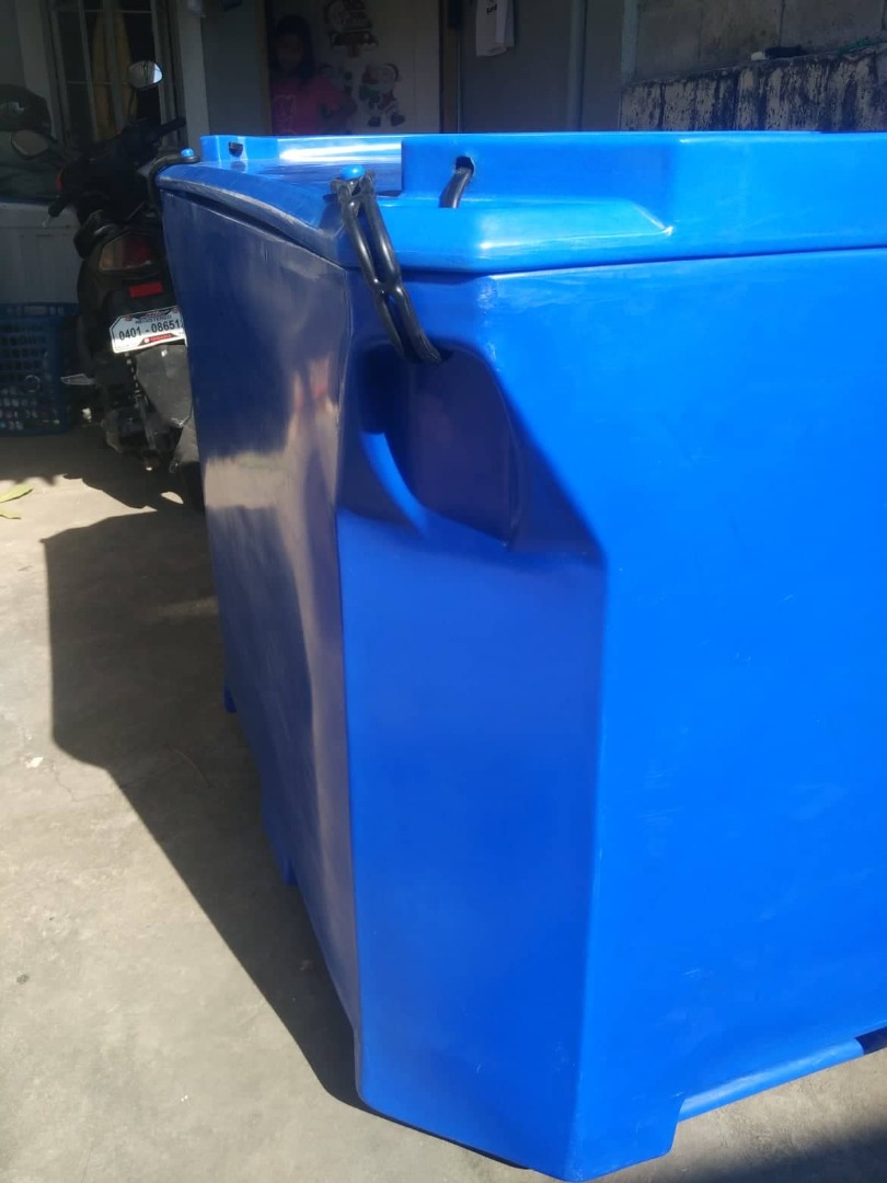 COOLER BOX 1000 LITERS, Furniture & Home Living, Home Improvement ...