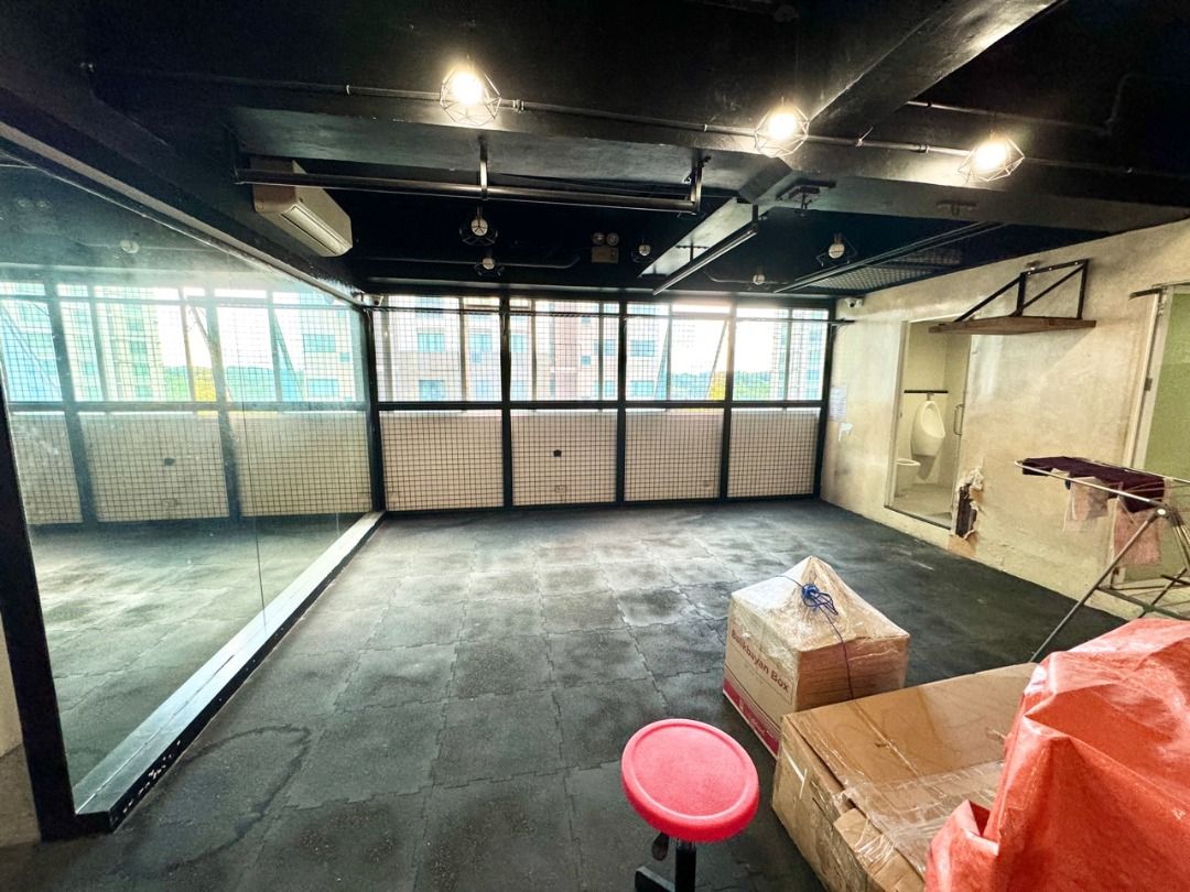 FORT PALM SPRING: BGC Commercial Unit For Sale, 79.83 sqm, Formerly a ...