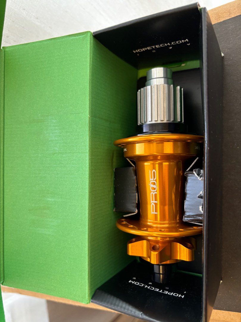 Hope Pro 5 rear hub, Sports Equipment, Bicycles & Parts, Bicycles on ...