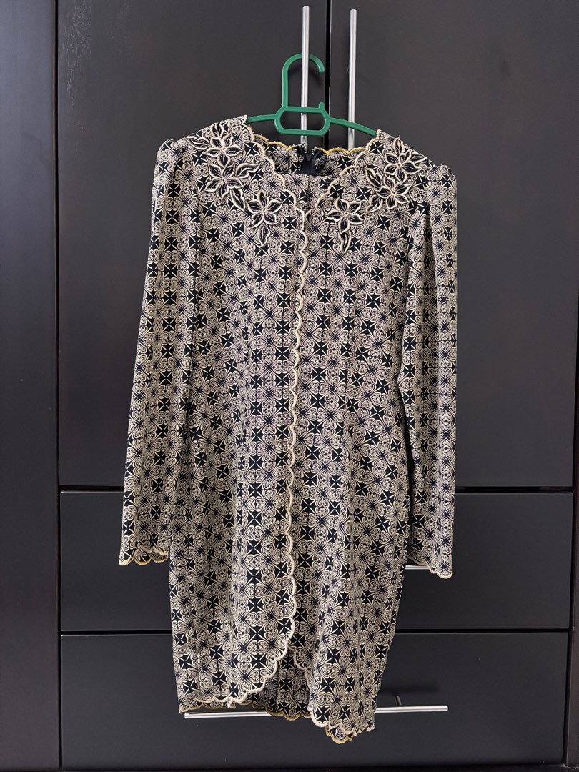 Tailor made Black and Gold Baju Kurung, Women's Fashion, Dresses & Sets ...