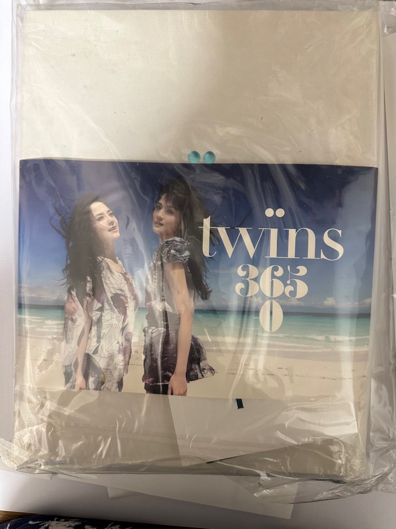 Twins 蔡卓妍 鍾欣桐 Sa Gil 嬌 3650 十週年紀念寫真集 BOXSET, 興趣及遊戲, 收藏品及紀念品, 明星周邊 - Carousell