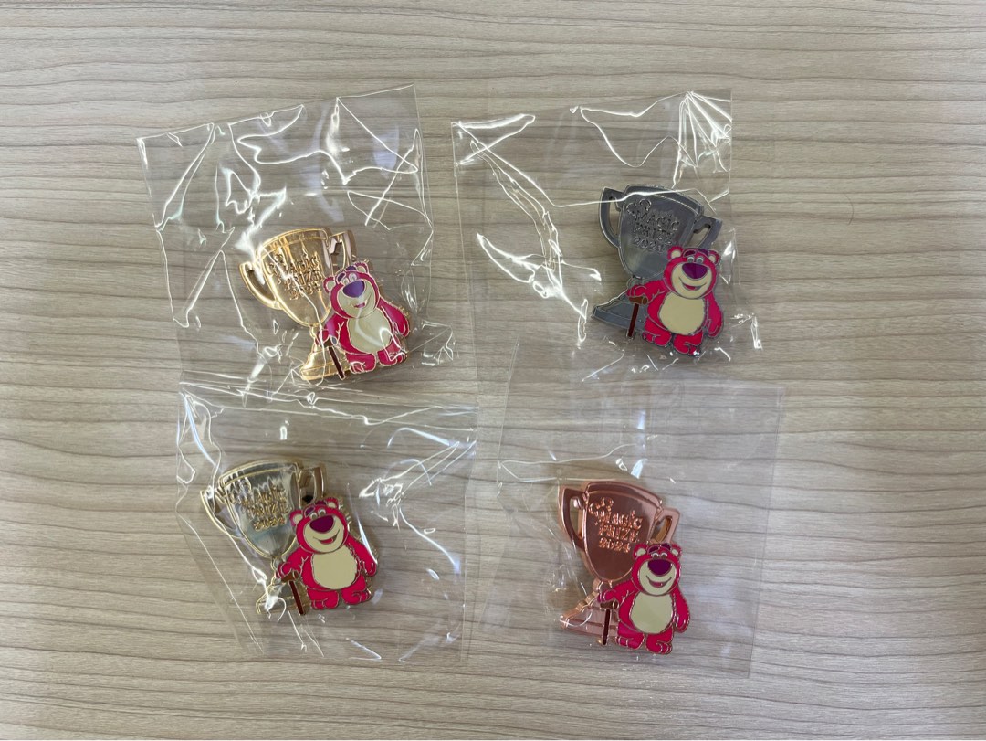 2024 Pixar 揭揭樂徽章 Pins Lotso (4粒）, 興趣及遊戲, 收藏品及紀念品, 明星周邊 - Carousell
