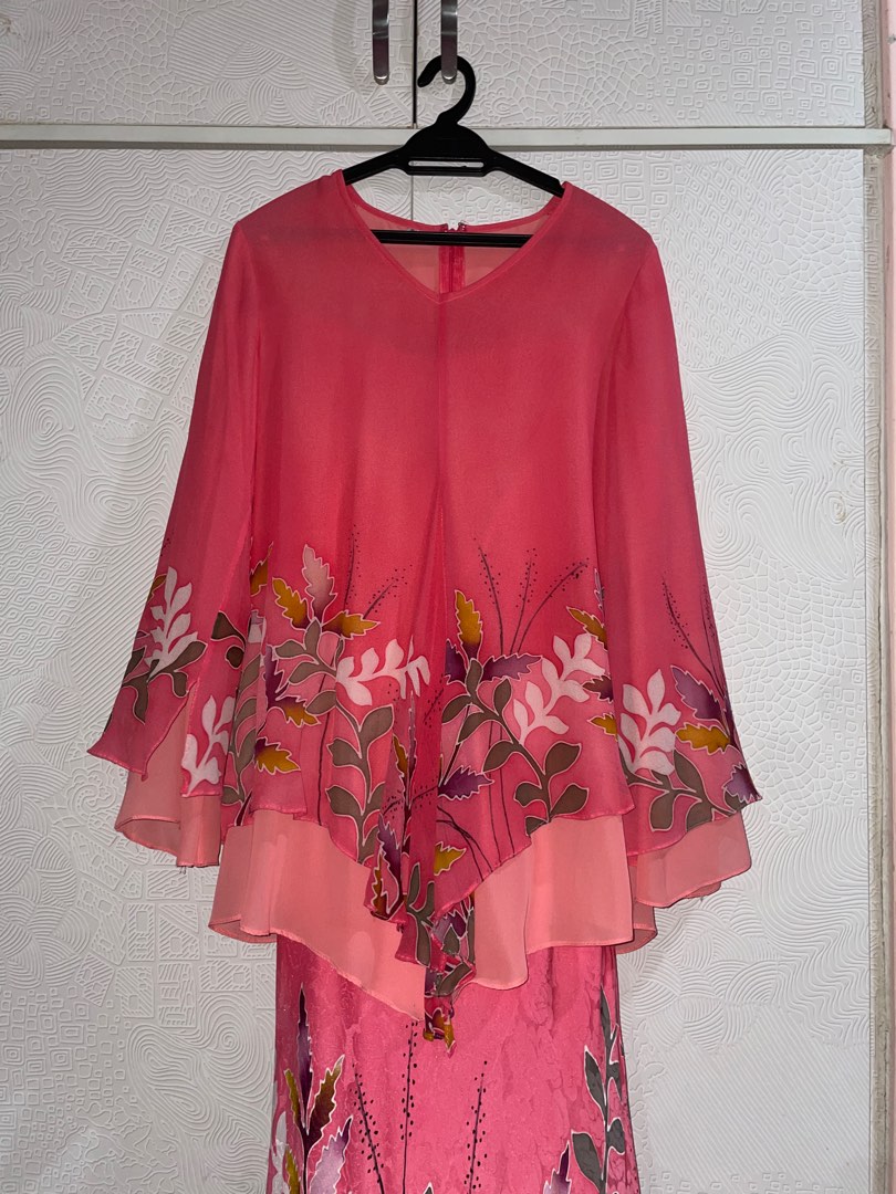 Batik Sutera Crepe, Women's Fashion, Muslimah Fashion, Kaftans & Jubahs ...