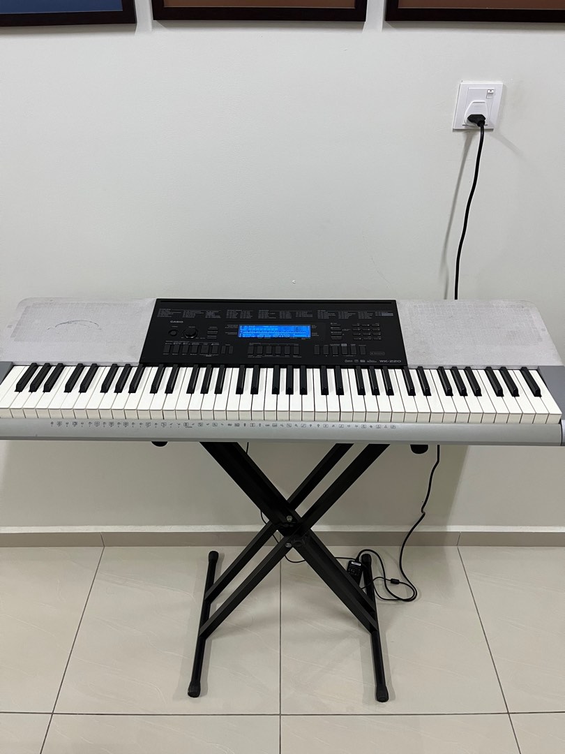 Casio WK 220 keyboard, Hobbies & Toys, Music & Media, Musical Instruments on Carousell