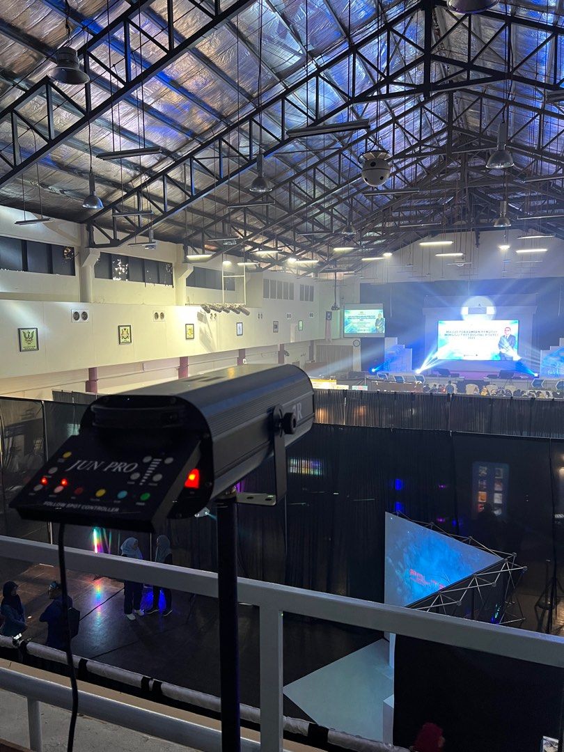 Follow Spot Spotlight RGB, Everything Else, Others on Carousell