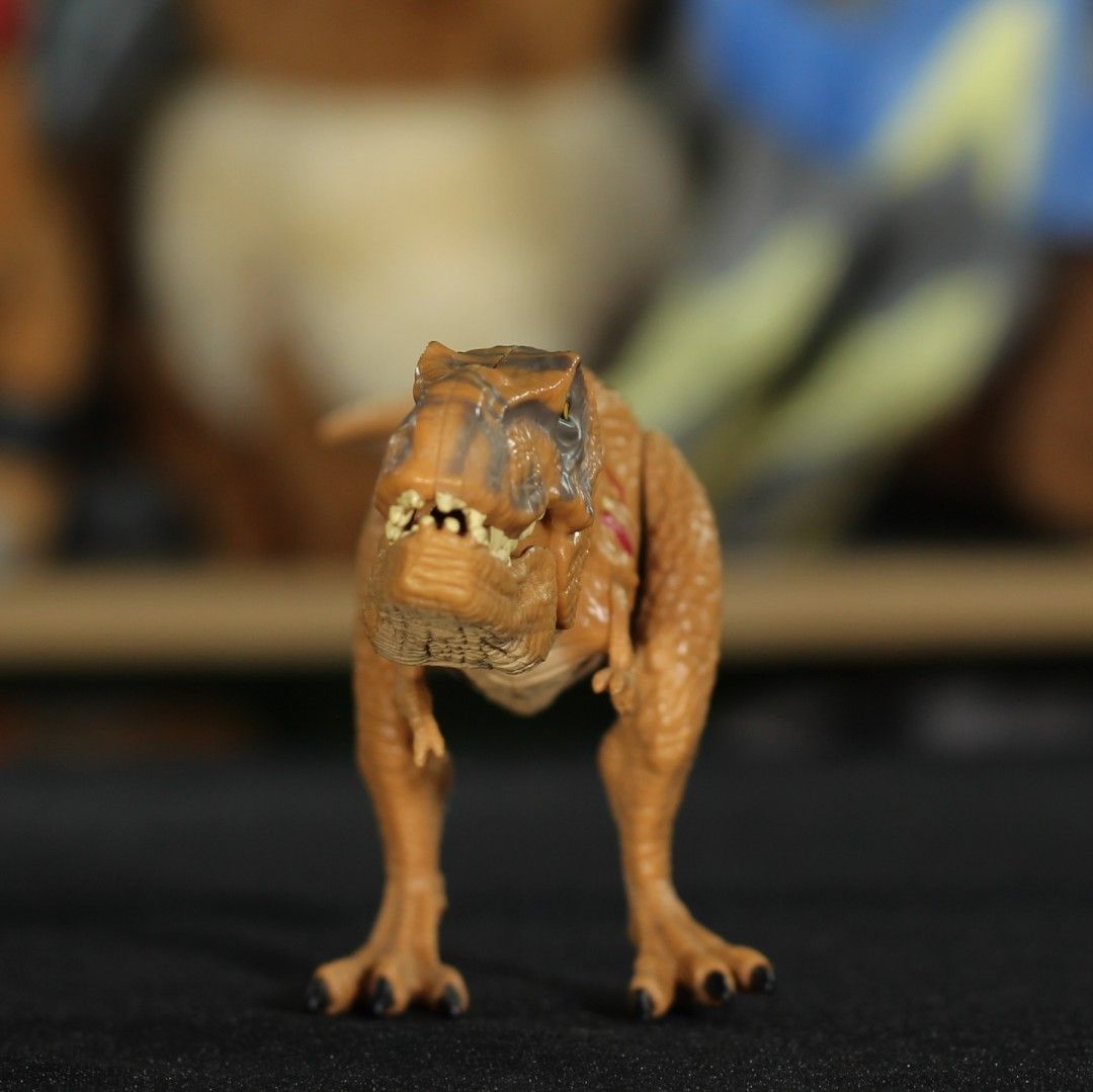 Hasbro Jurassic World T-Rex Tyrannosaurus Rex Chomping Attack Figure ...