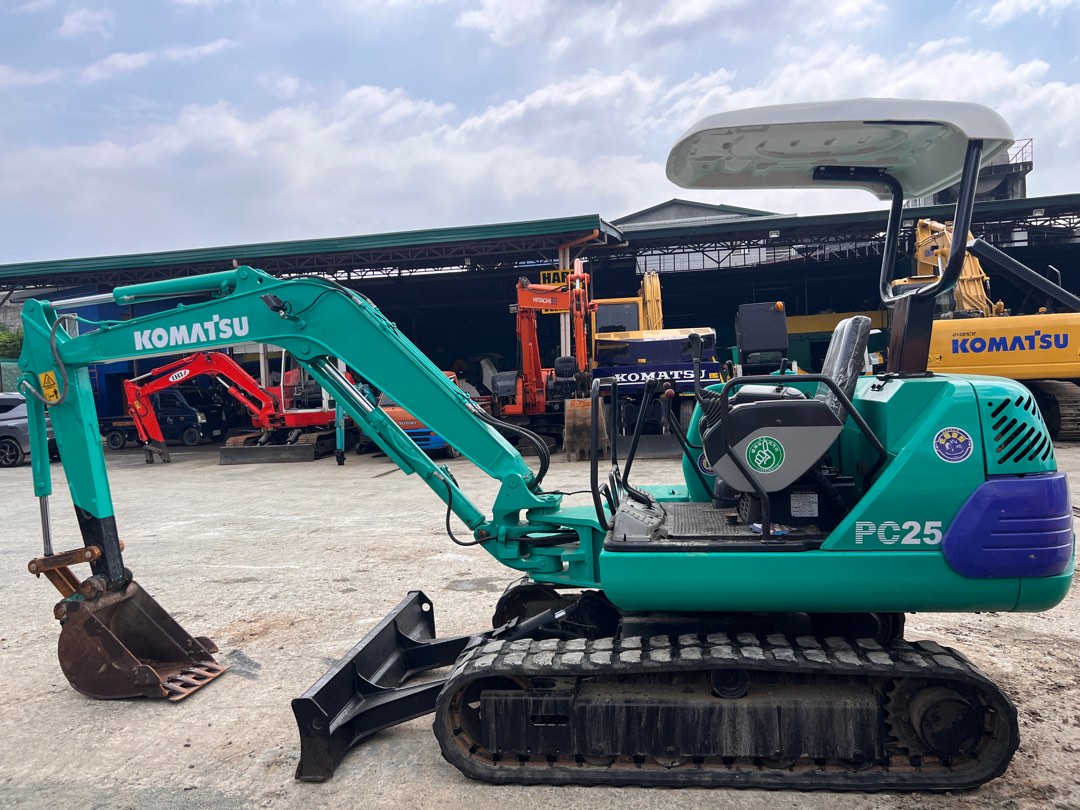 Komatsu pc25, Commercial & Industrial, Construction & Building Materials on Carousell
