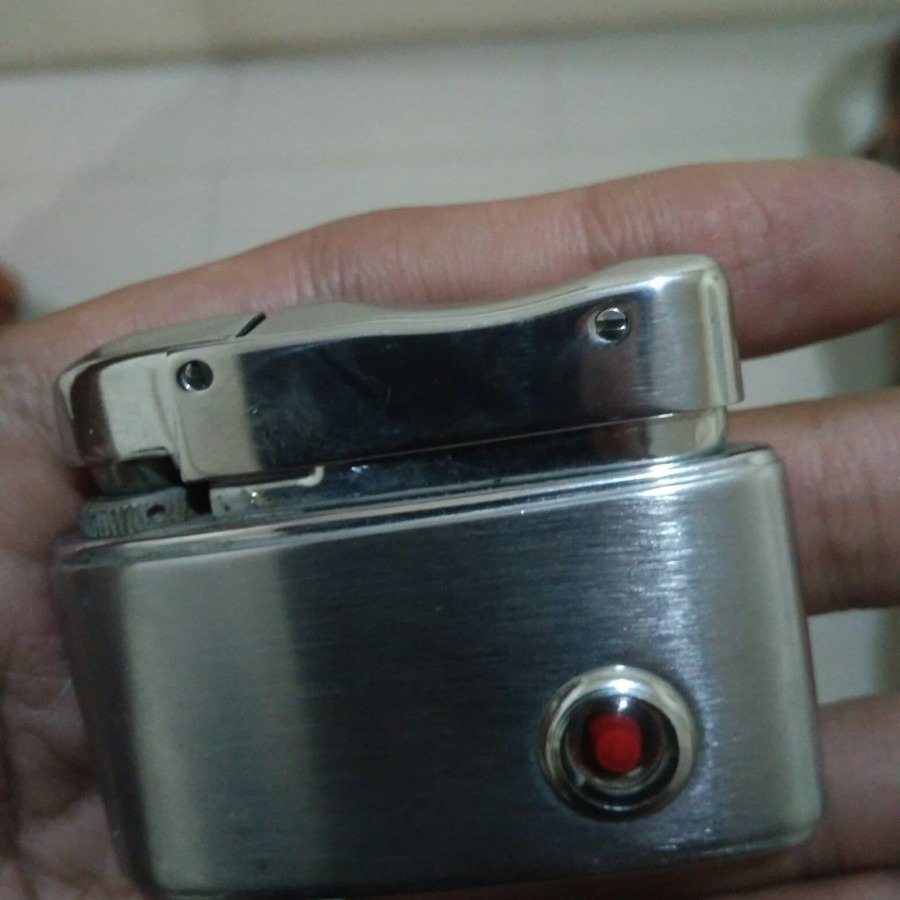 korek antik jadul langka tunh hwang lighter, Fesyen Pria, Aksesoris, Lainnya di Carousell