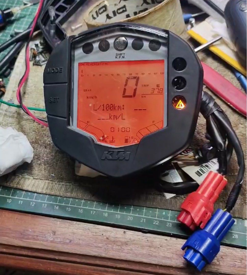 KTM DUKE 200 v1 meter original used, Motorbikes on Carousell