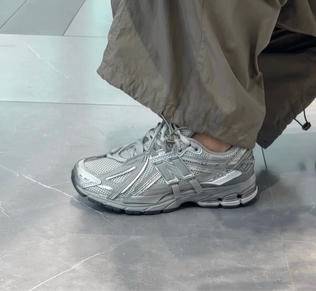 New balance 1906 AG Metallic Silver M1906AG, 名牌, 鞋及波鞋 - Carousell