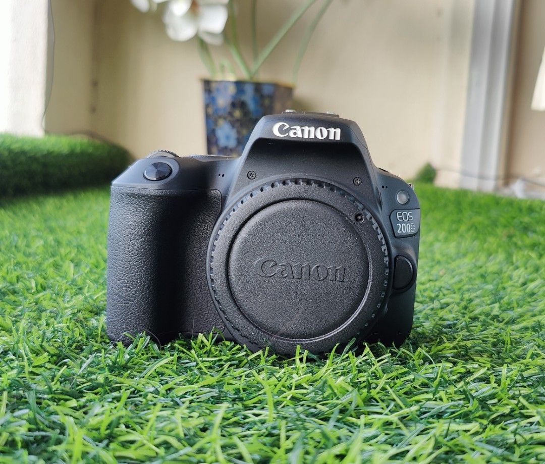 Canon 200D with kit len 18 -55 mm, Photography, Cameras on Carousell