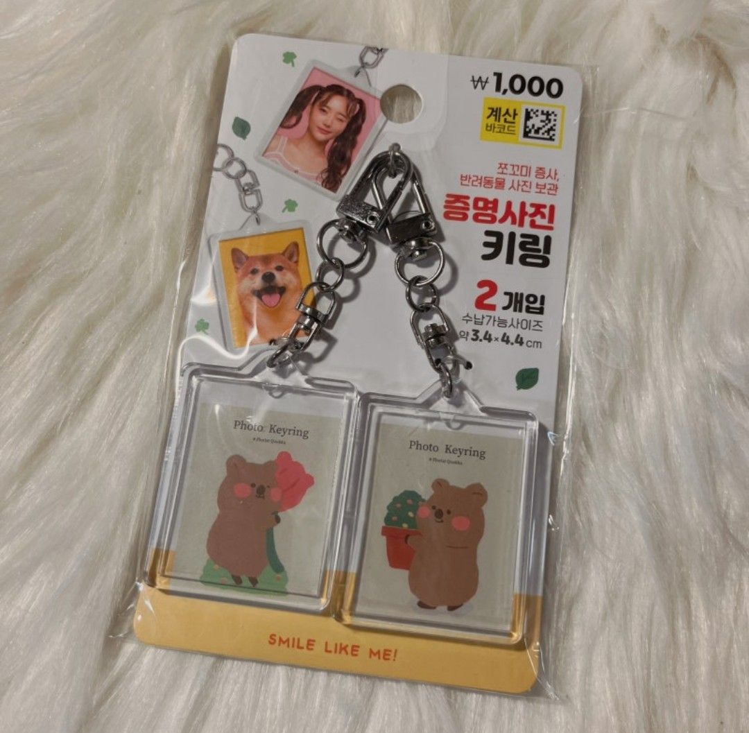 Daiso acrylic photocard holder/id holder, Buku & Alat Tulis, Alat Tulis ...