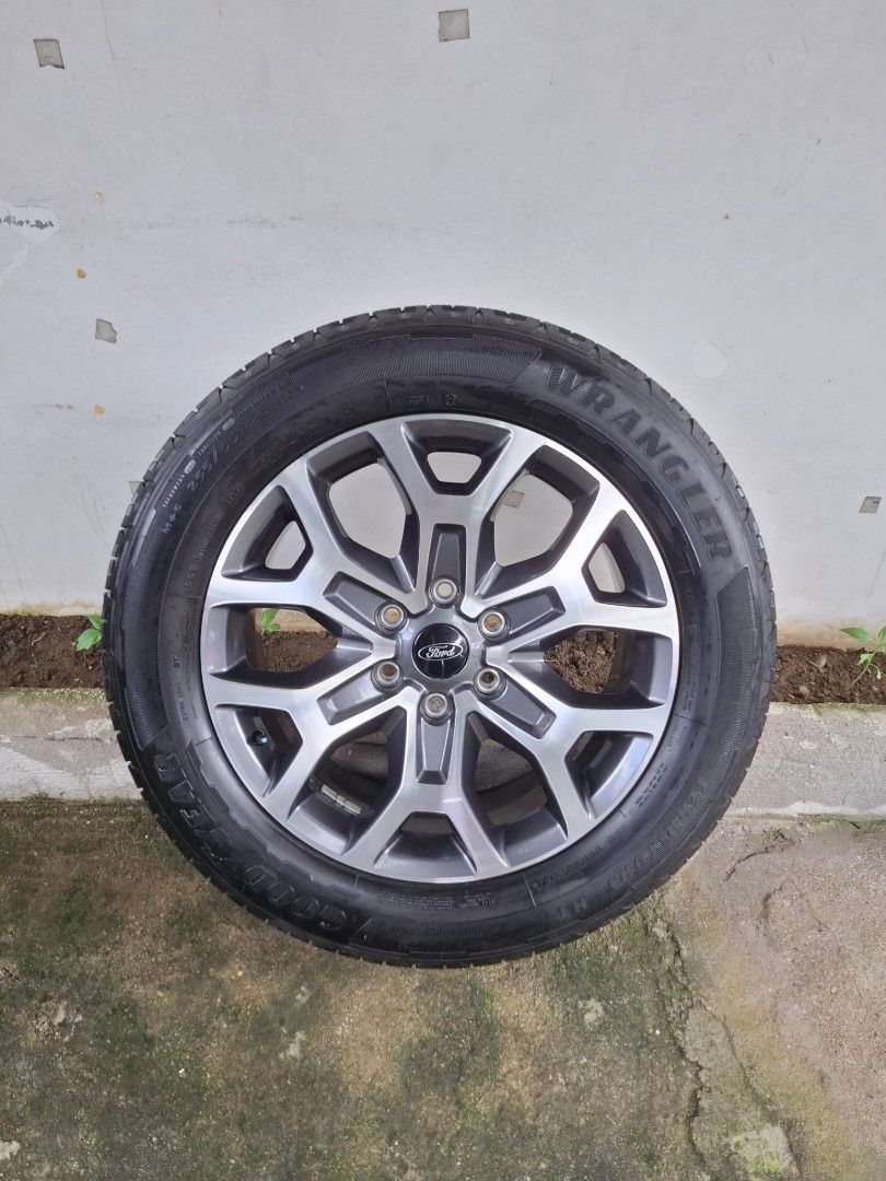 For Sale 1pc 2024 Ford Everest Next Gen Titanium mags and tires pamalit ...