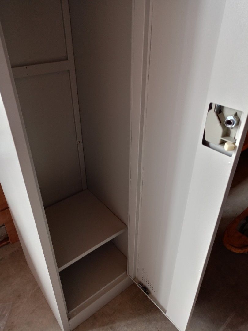 Locker 1 pintu siap pasang pekerja, Furniture & Home Living, Furniture ...