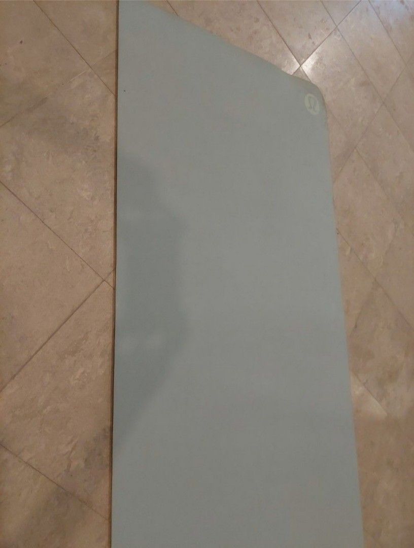 Lululemon reversible 5mm yoga mat with FSC certified rubber, Hobbies ...