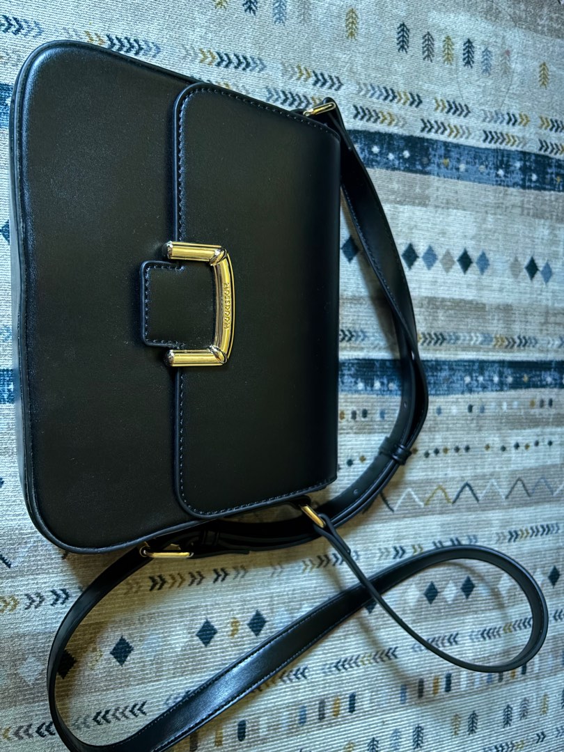 MOSSDOOM (Sling bag) (100% original), Women's Fashion, Bags & Wallets ...