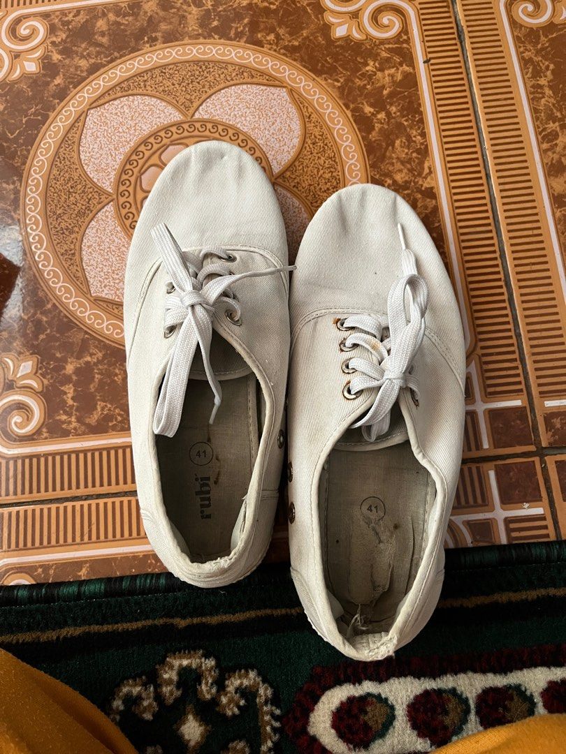 Rubi Shoes White Canvas, Fesyen Wanita, Sepatu di Carousell