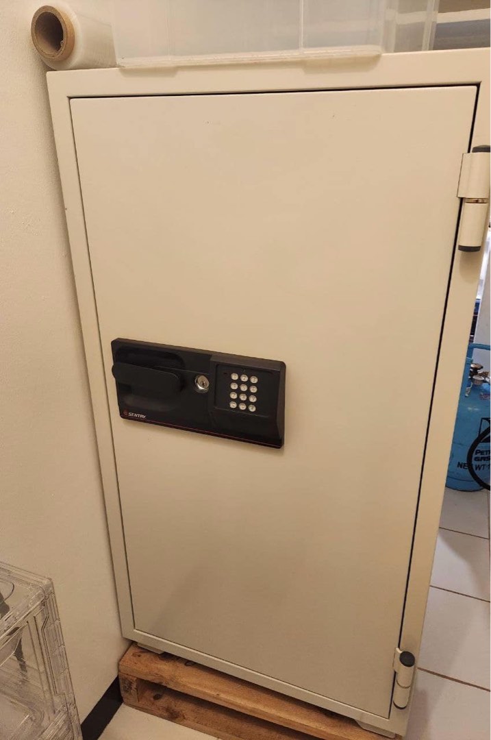 Sentry Safe Vault, Furniture & Home Living, Security & Locks, Safe on ...