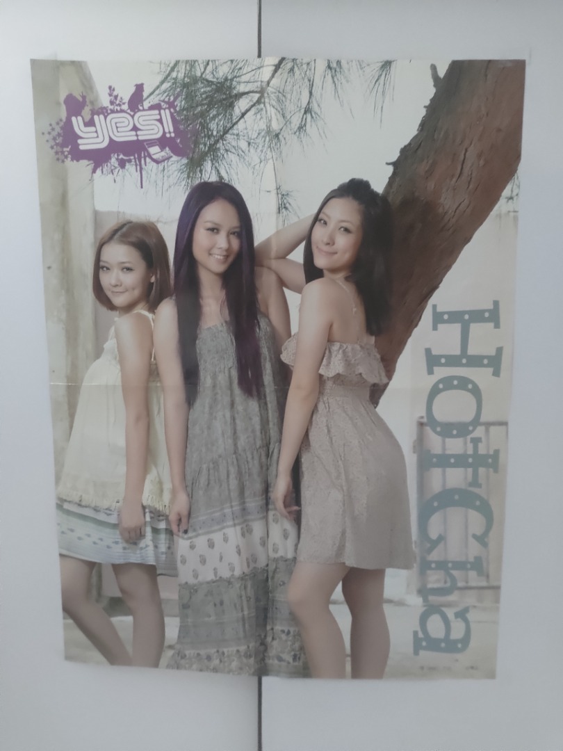 (包平郵) HotCha 海報 張惠雅 Regen 張紋嘉 Crystal 黎美言 Winkie, 興趣及遊戲, 收藏品及紀念品, 明星周邊 - Carousell