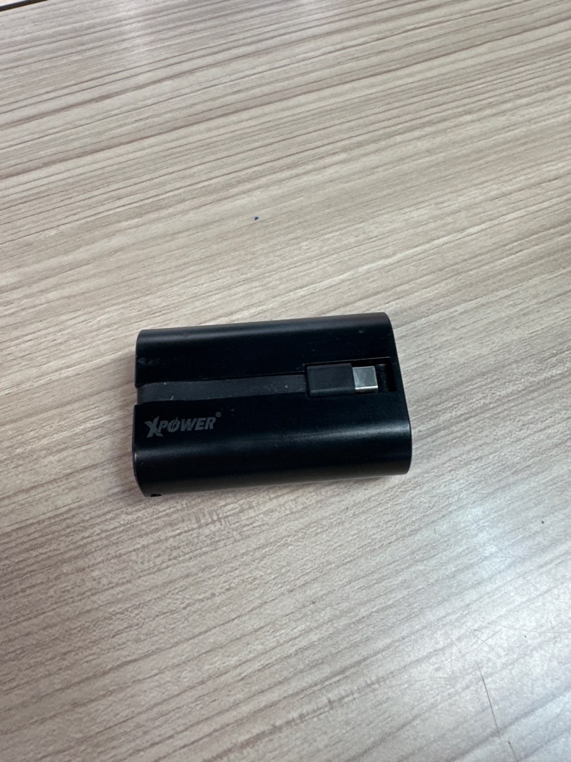 (行貨9成新) XPower 3輸出 雙PD快充Type-C/Lightning線 10000mAh PD+SCP充電器 B10G, 手提電話 ...