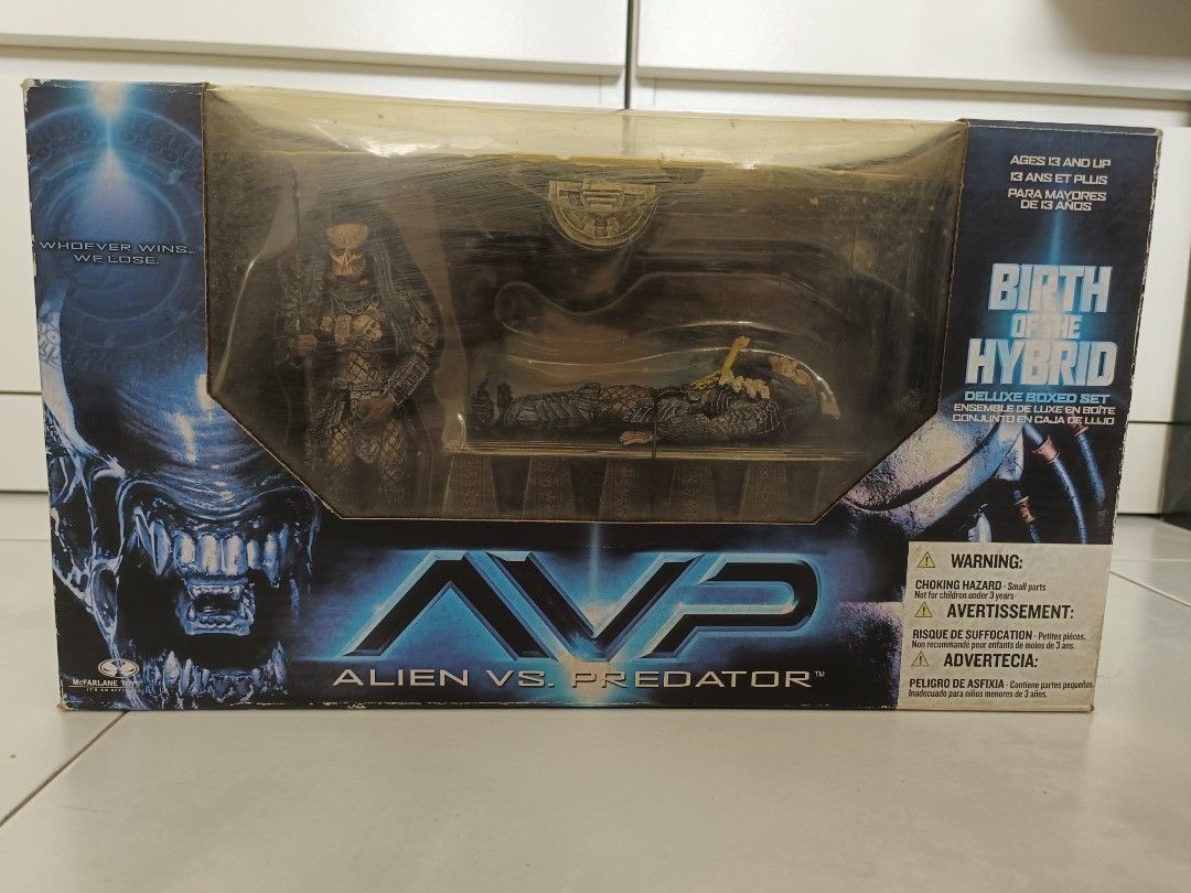 Alien vs Predator : Birth of the Hybrid Deluxe Action Figure Box Set ...