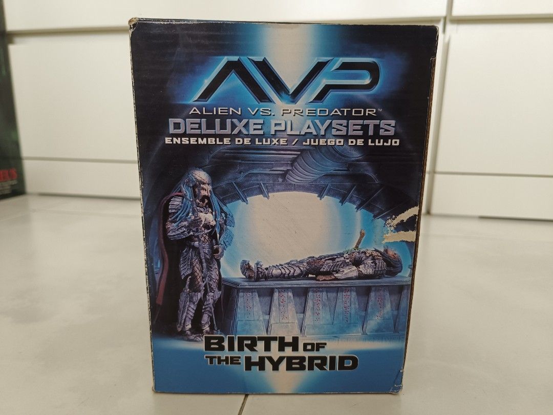 Alien vs Predator : Birth of the Hybrid Deluxe Action Figure Box Set ...