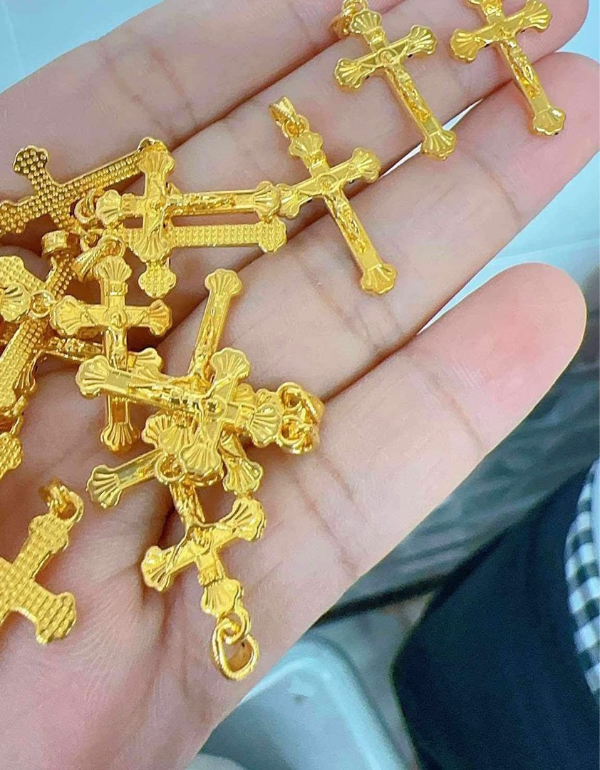 Ampaw 18k cross pendant, Women's Fashion, Jewelry & Organizers, Charms ...