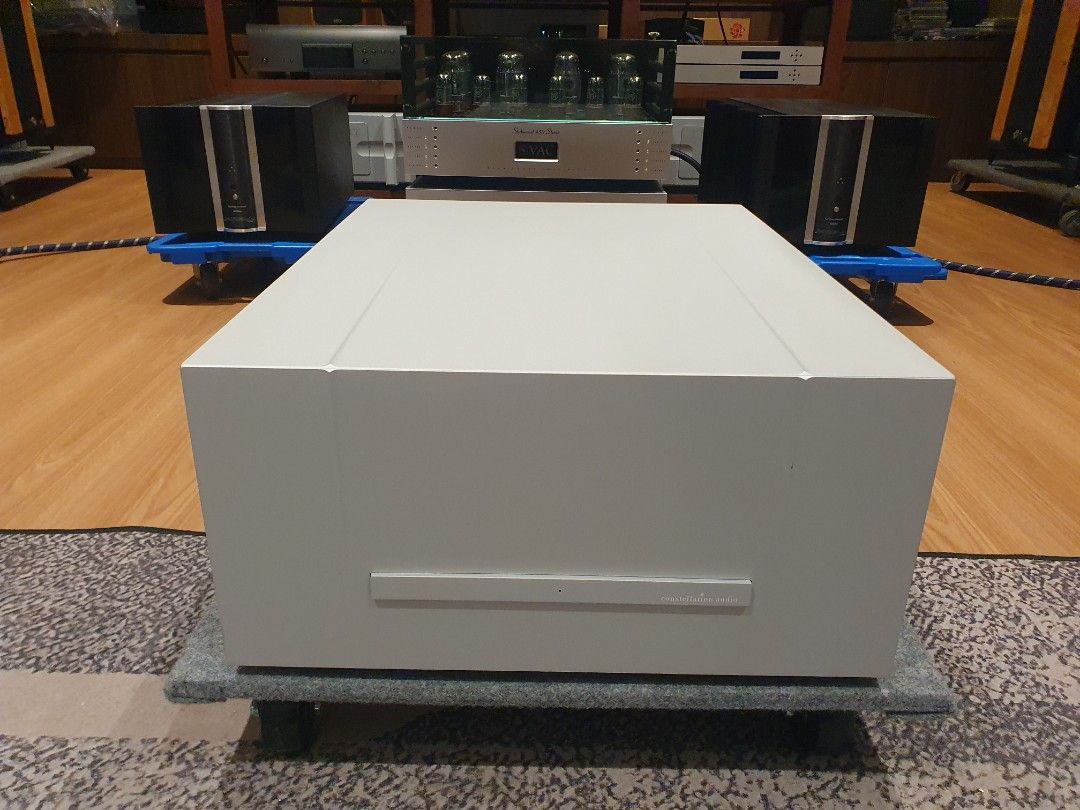 Constellation Audio Pictor preamp & Taurus Stereo power amp, Audio ...