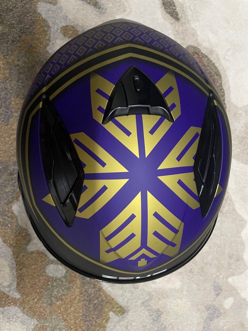 Helmet Zeus GJ-AJ35 songket Matt Black Gold, Motorbikes on Carousell