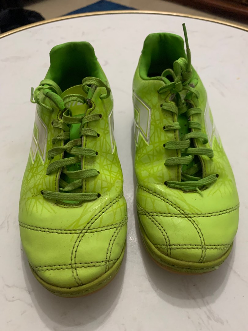 Lotto futsal shoes 2.5 UK, Sports Equipment, Sports & Games, Racket ...