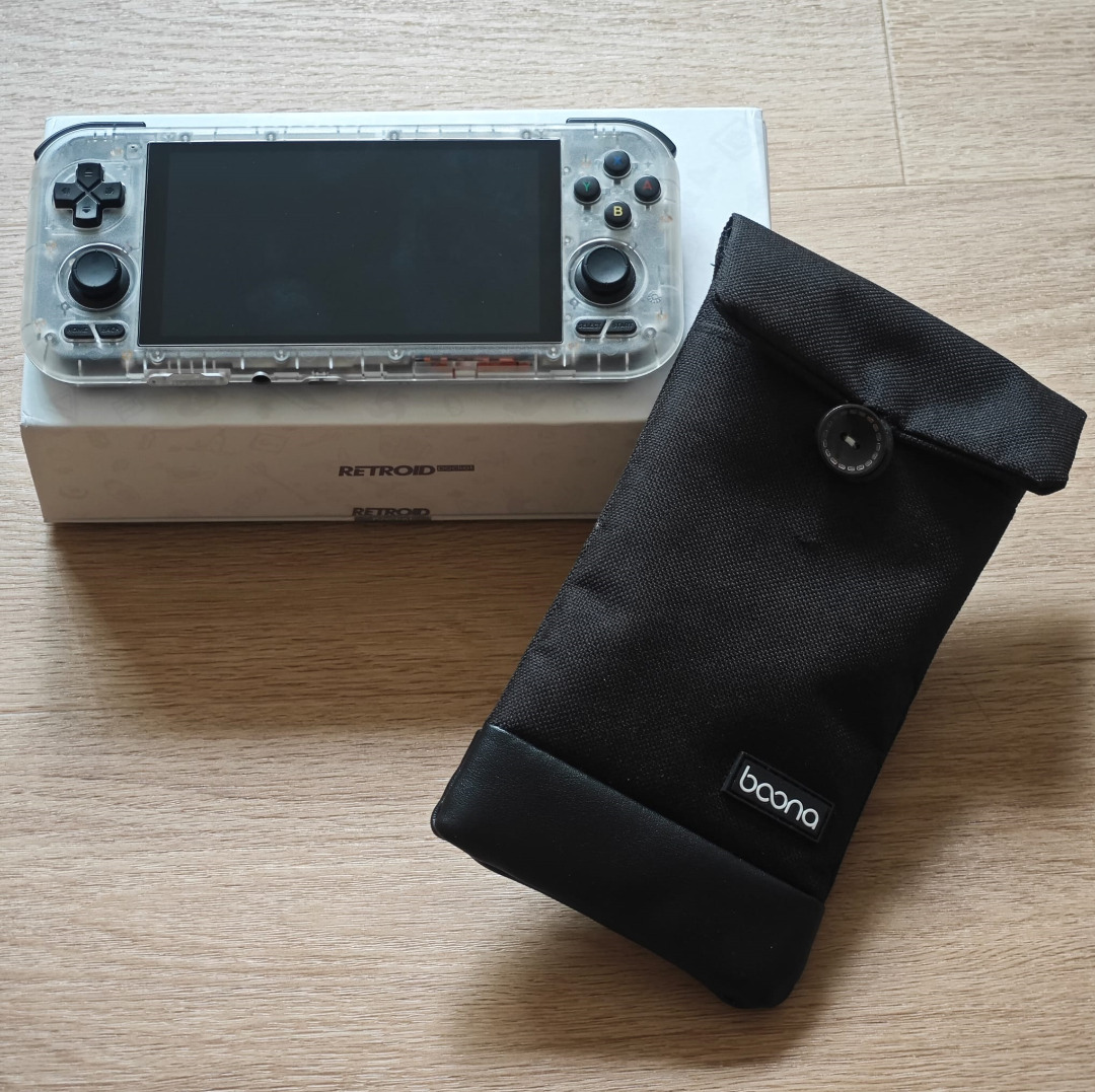 Mint Retroid Pocket 4 Pro (Crystal Clear) with many accessories (not ...