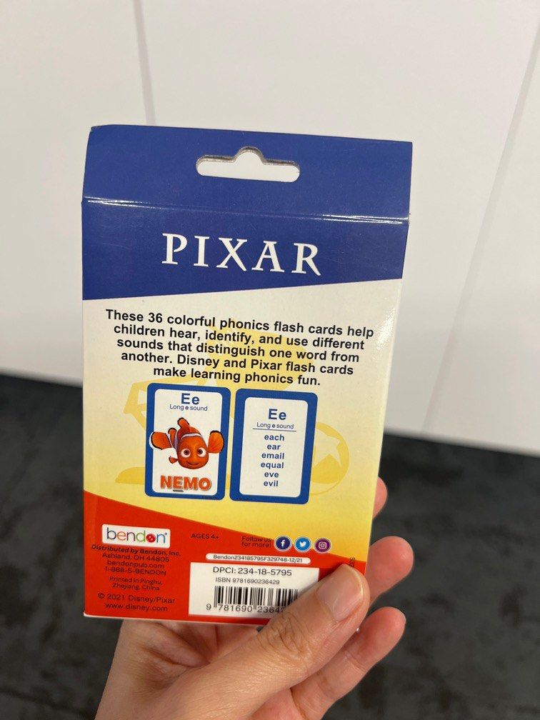 PIXAR Phonics Flash Cards, 興趣及遊戲, 書本 & 文具, 小朋友書 - Carousell