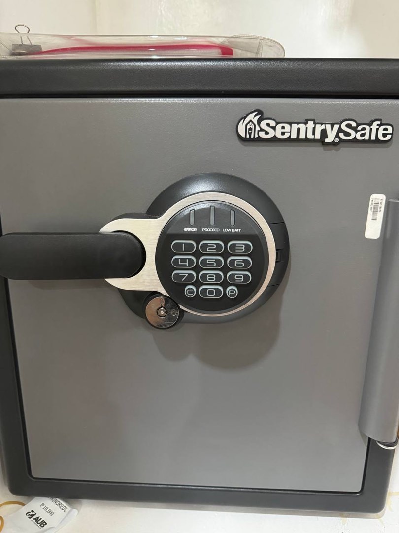 Sentry Safe, Furniture & Home Living, Security & Locks, Safe on Carousell
